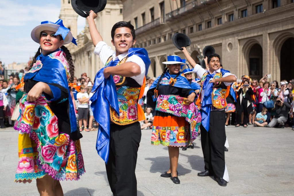 LAS TRADICIONES | Genially