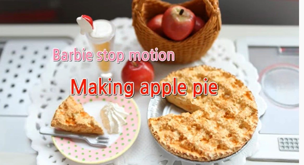 Barbie bakes a pie
