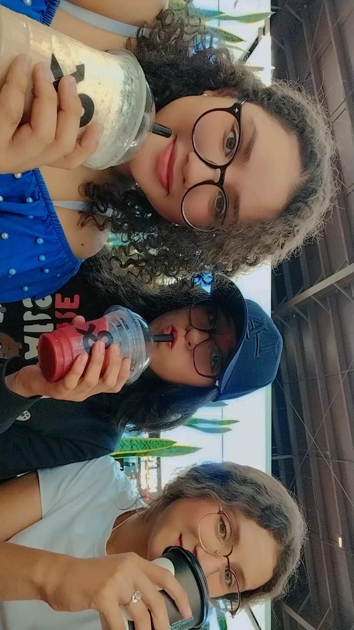 How do we shape our identities? | Genially