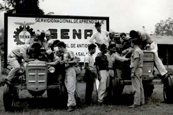 Timeline SENA | Genially