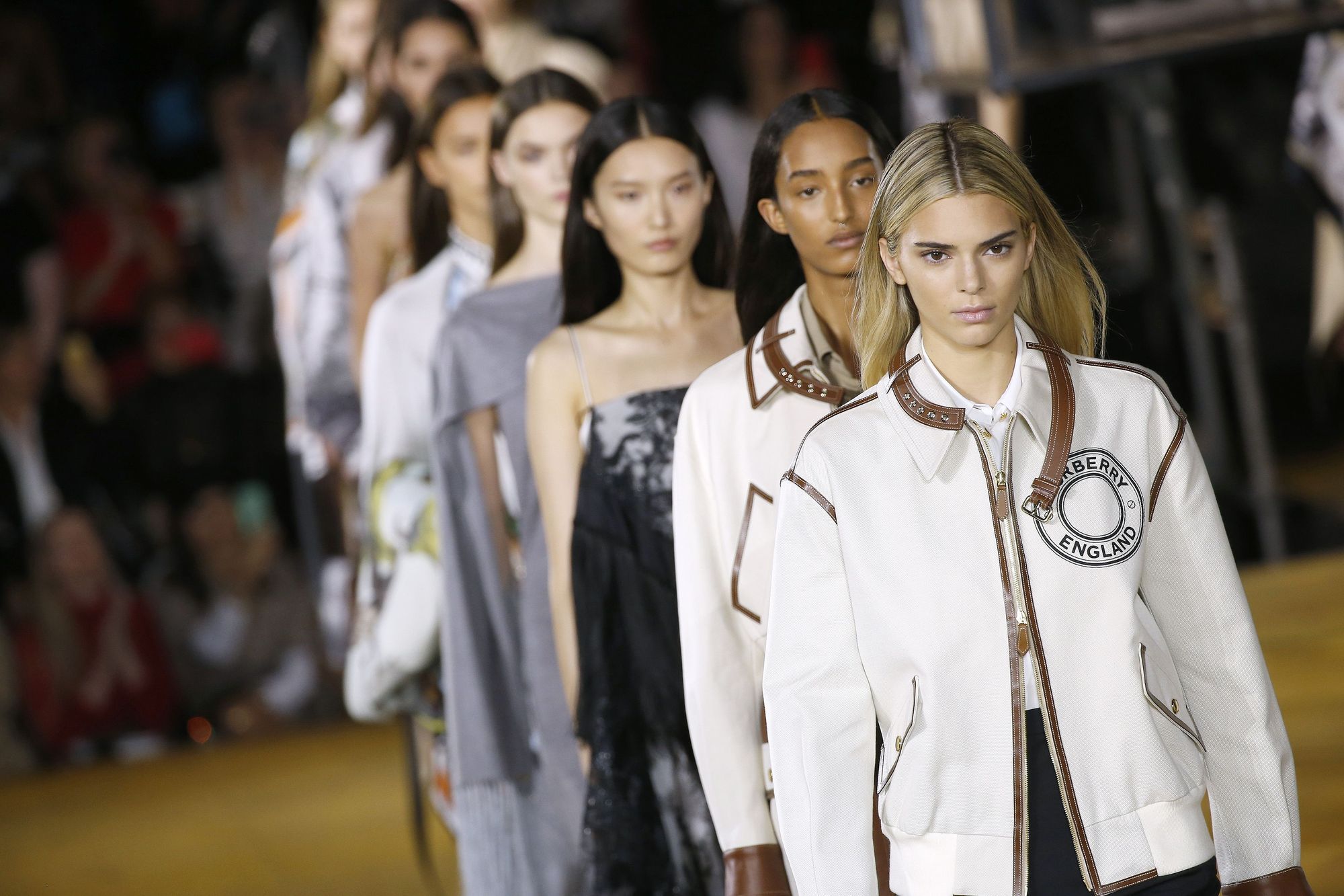TIMELINE Fashion Weeks | Genially