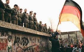 La caída de la URSS y el fin del conflicto bipolar (URSS y EEUU ...