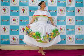 Trajes Típicos de la Sierra | Genially